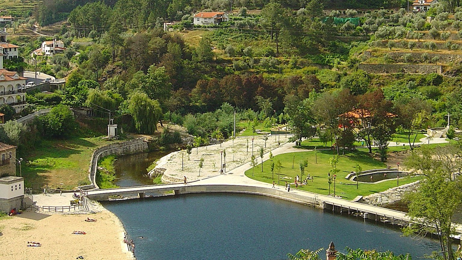 Praia Fluvial de Avô – Praias.pt